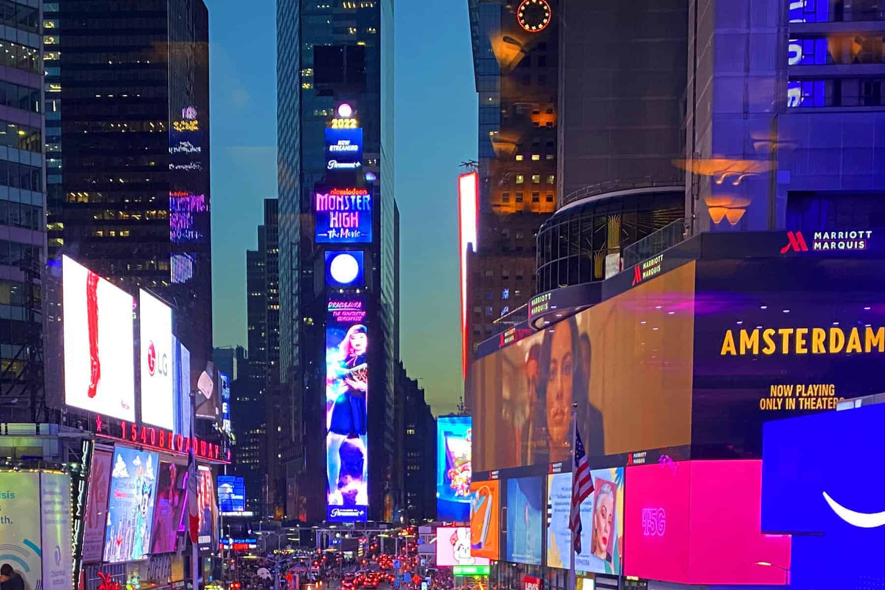 The Best New Year’s Eve Ball Drop Parties in NYC – American Stories Travel